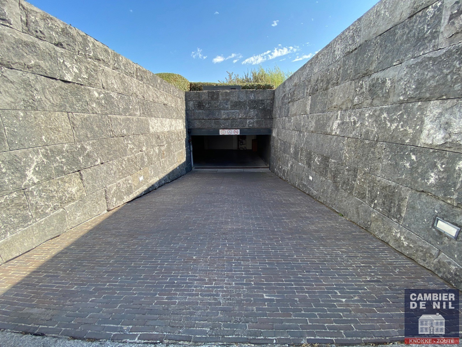 Garage box spacieux dans la résidence Ka... | 7320136